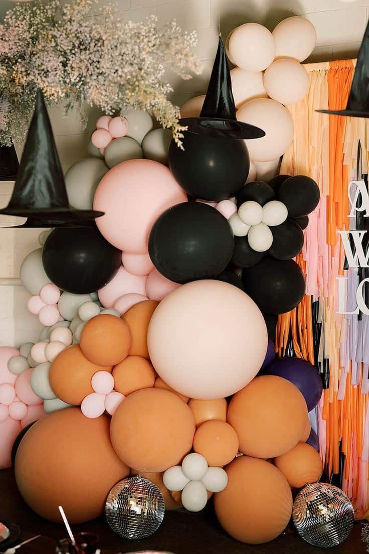 31 Ghoulish Halloween Balloon Garland Ideas - Lady Celebrations