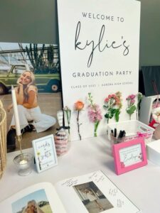 20 Floral Graduation Party Ideas - Lady Celebrations