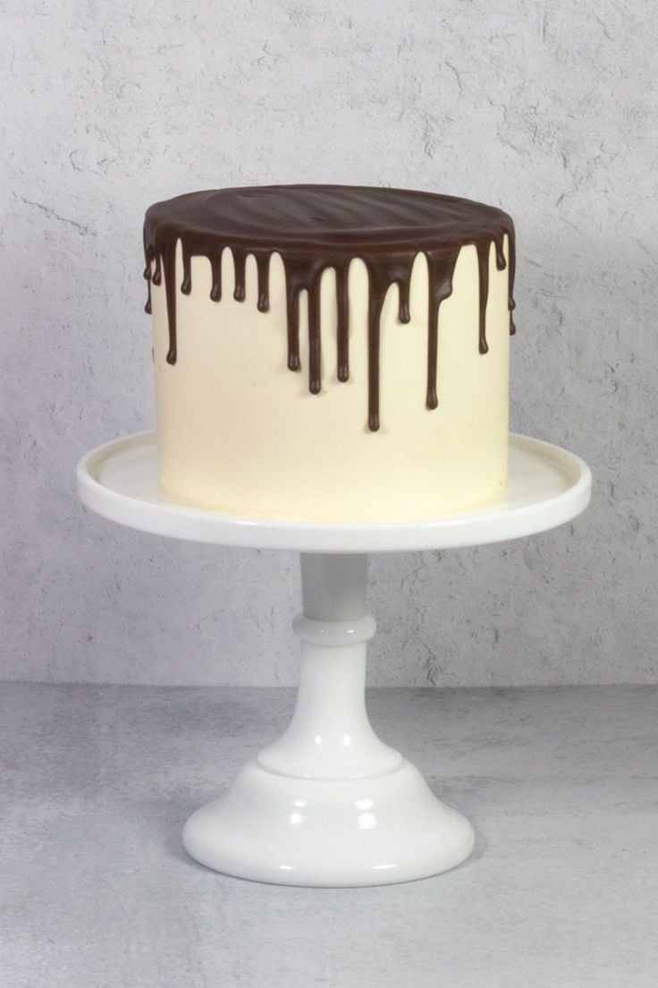20 Neutral Birthday Cake Ideas - Lady Celebrations