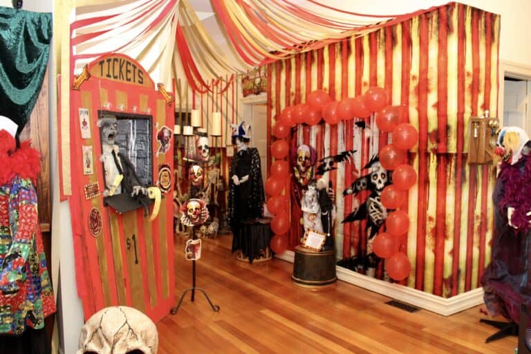 20 Spooky Carnival Halloween Party Ideas - Lady Celebrations