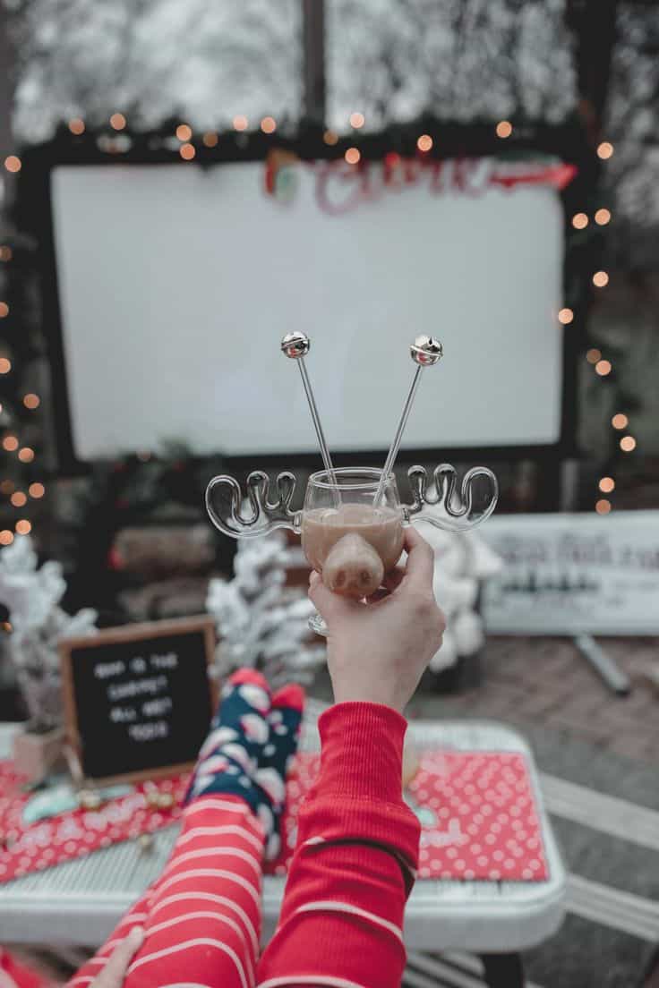 16 Outdoor Christmas Party Ideas - Lady Celebrations
