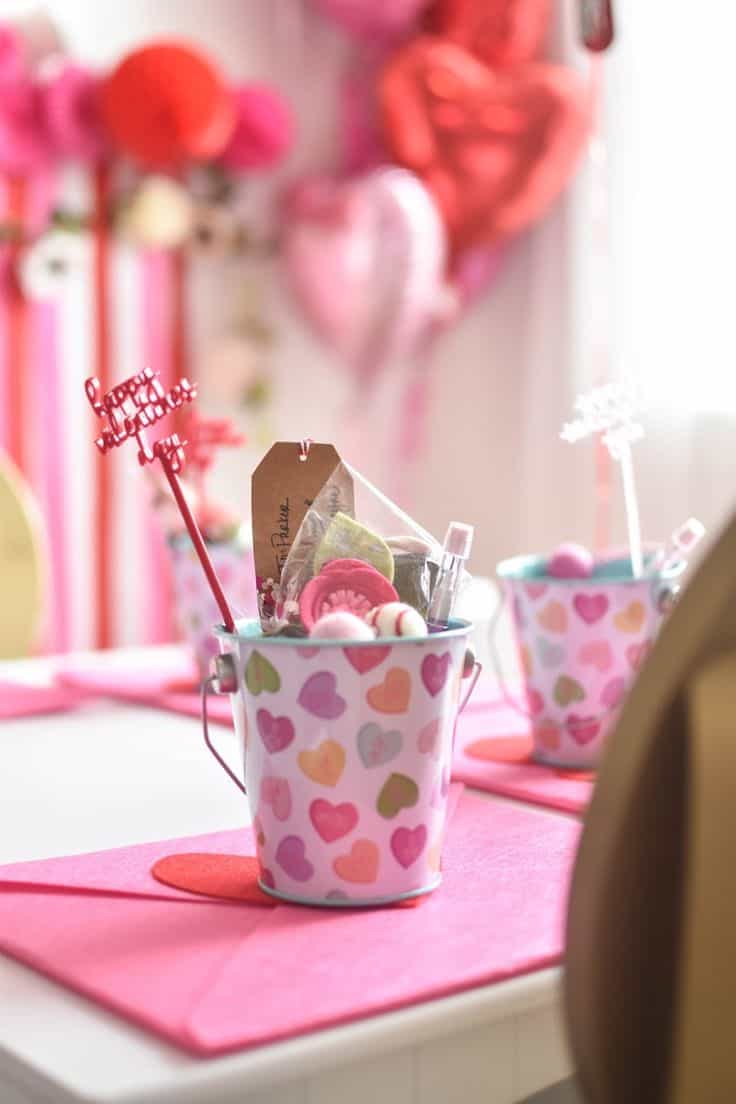 14 Valentine's Day Party Favors for Kids - Lady Celebrations