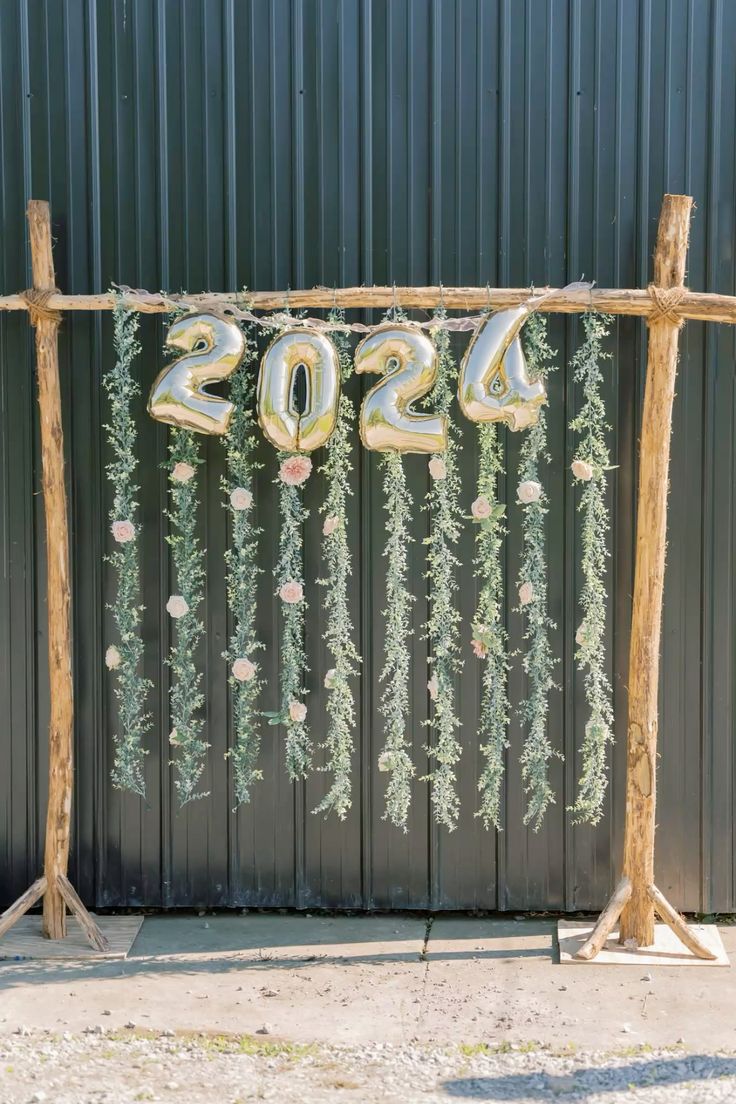 14 Fun Graduation Party Backdrops - Lady Celebrations