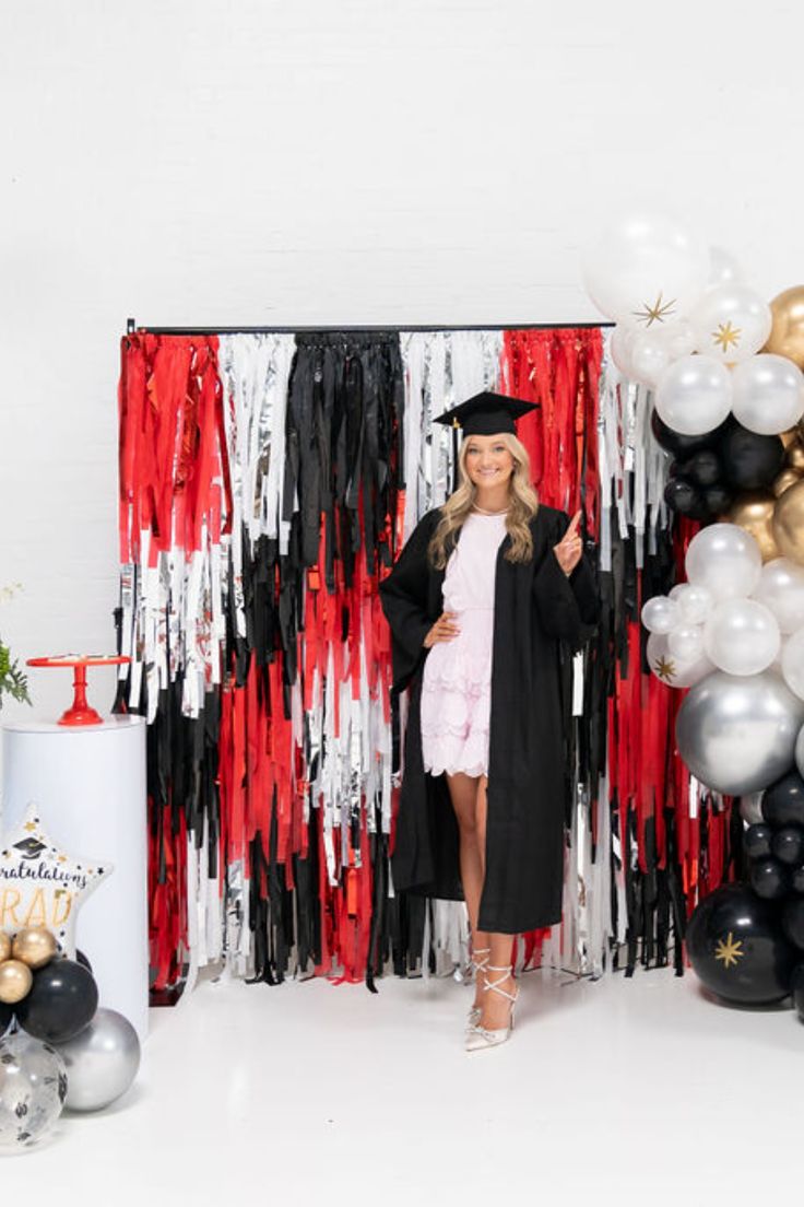 14 Fun Graduation Party Backdrops - Lady Celebrations