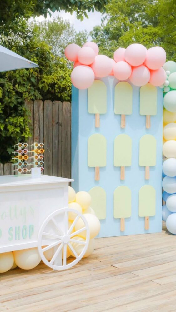 18 DIY Summer Party Backdrops - Lady Celebrations