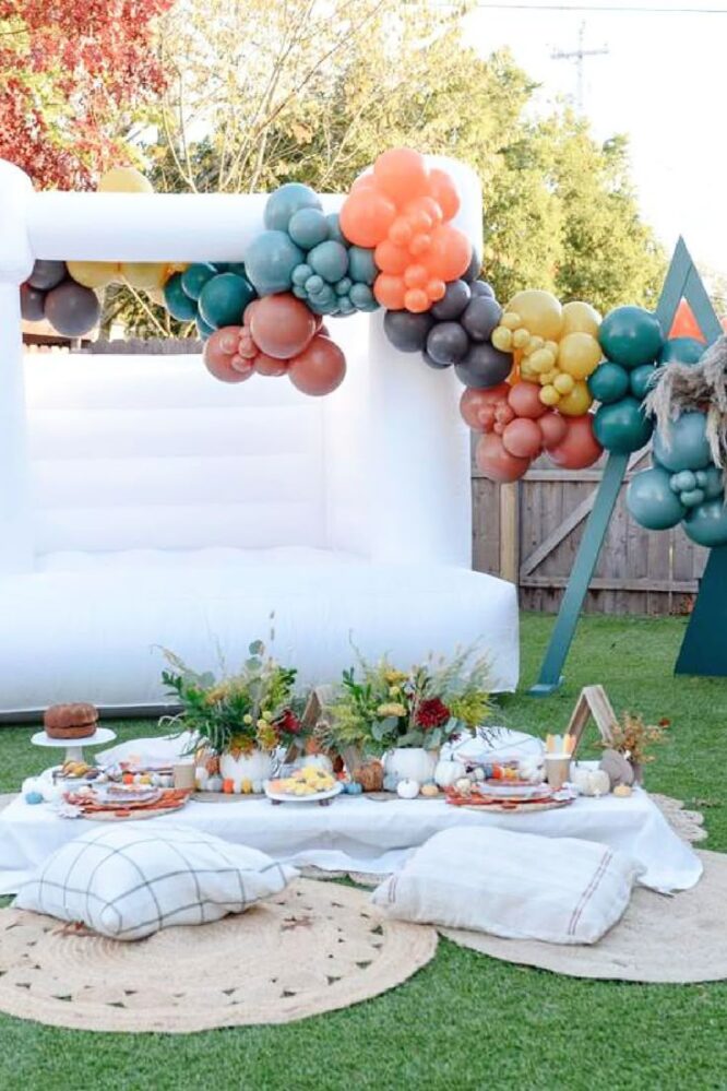 20 Festive Outdoor Fall Party Ideas - Lady Celebrations