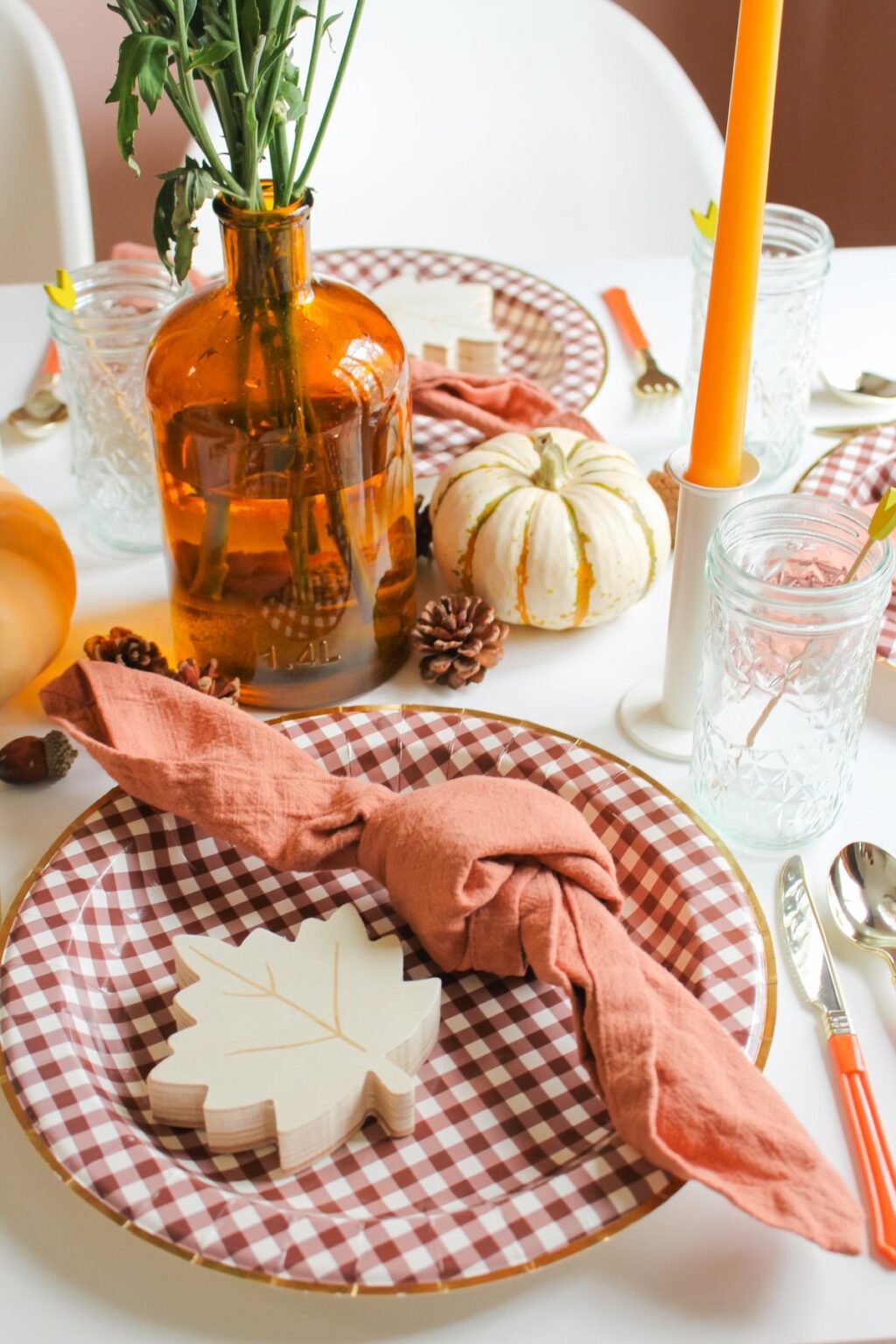 16 Aesthetic Plaid Fall Party Ideas - Lady Celebrations