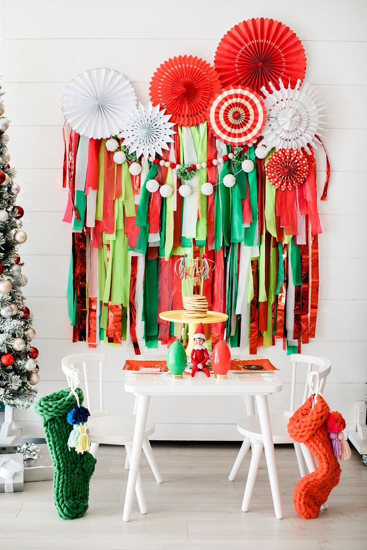 20 DIY Christmas Party Backdrops - Lady Celebrations