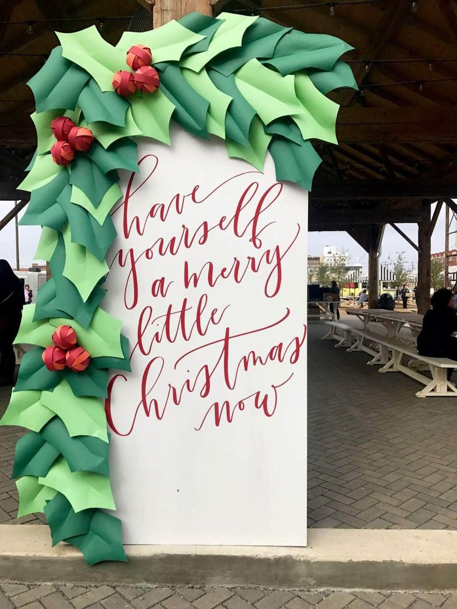 20 DIY Christmas Party Backdrops - Lady Celebrations