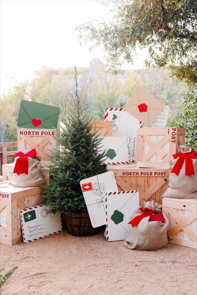 20 DIY Christmas Party Backdrops - Lady Celebrations