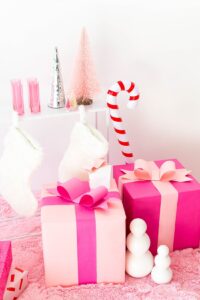 20 Pink Christmas Party Ideas - Lady Celebrations