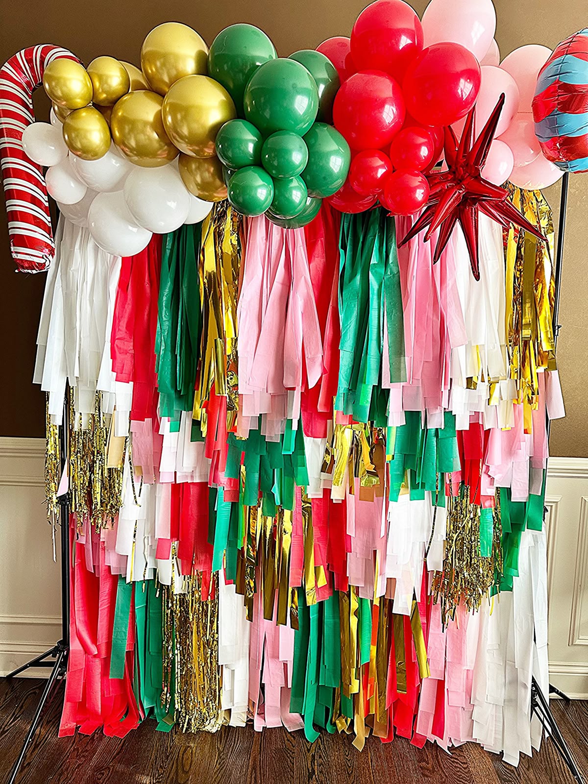 20 DIY Christmas Party Backdrops - Lady Celebrations